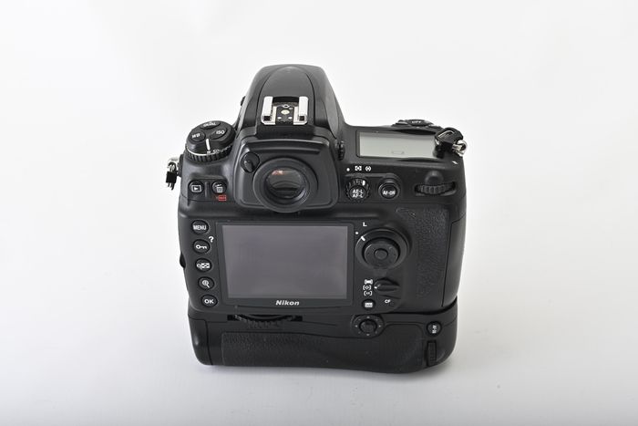 Camera31 :: Nikon D700 + MB-D10 Cameras